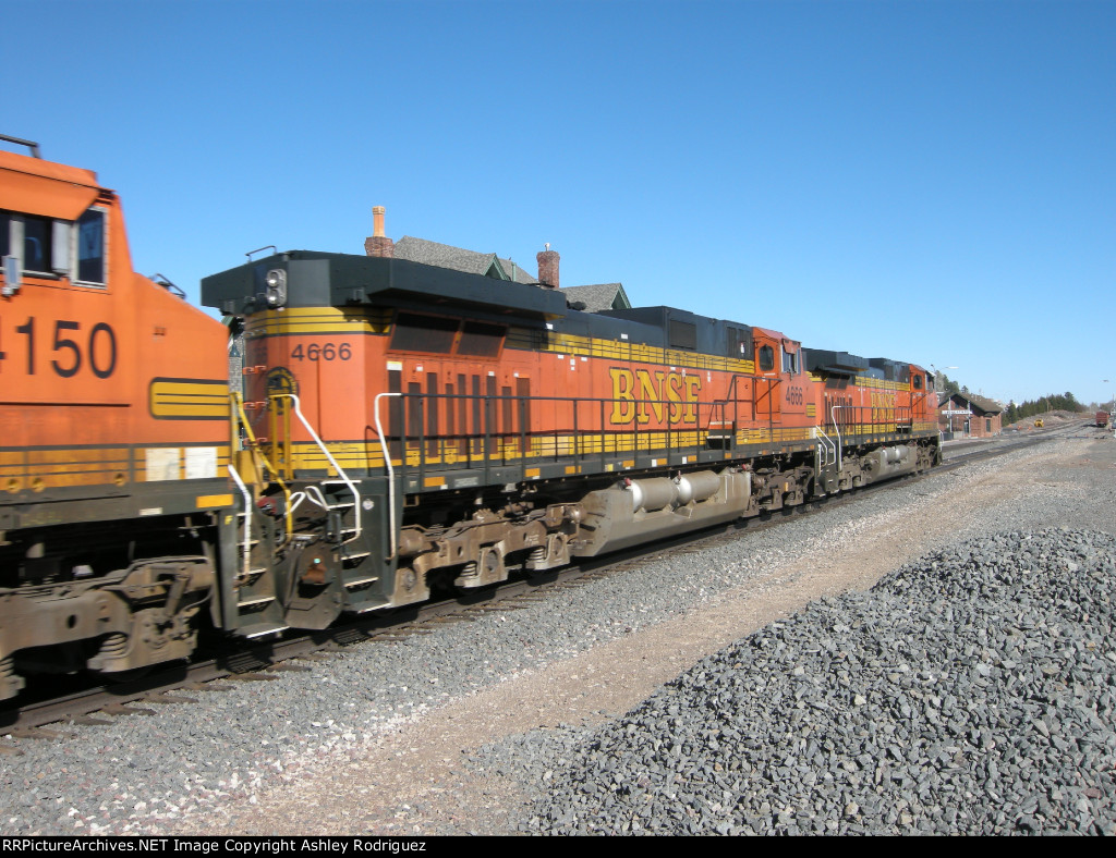 BNSF 4666